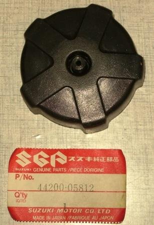 Cap assy,fuel tank DR250, DR100 - Suzuki - KB Motorservice A/S